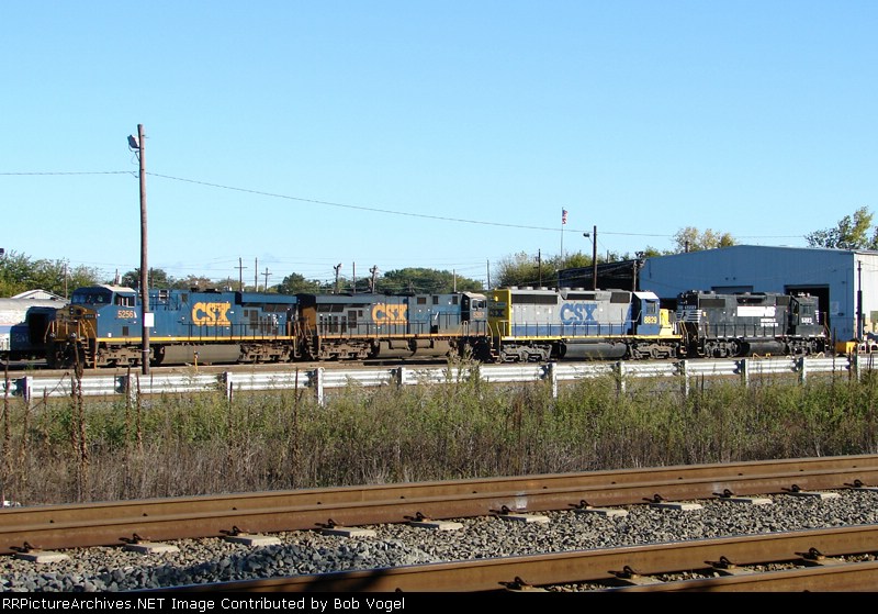 CSX 5256, 5287, 8829; NS 5223